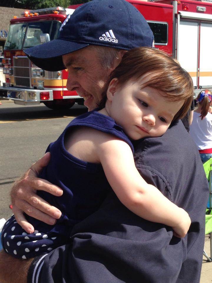 15 Pictures Of Grandpas Bonding With Their Grandchildren